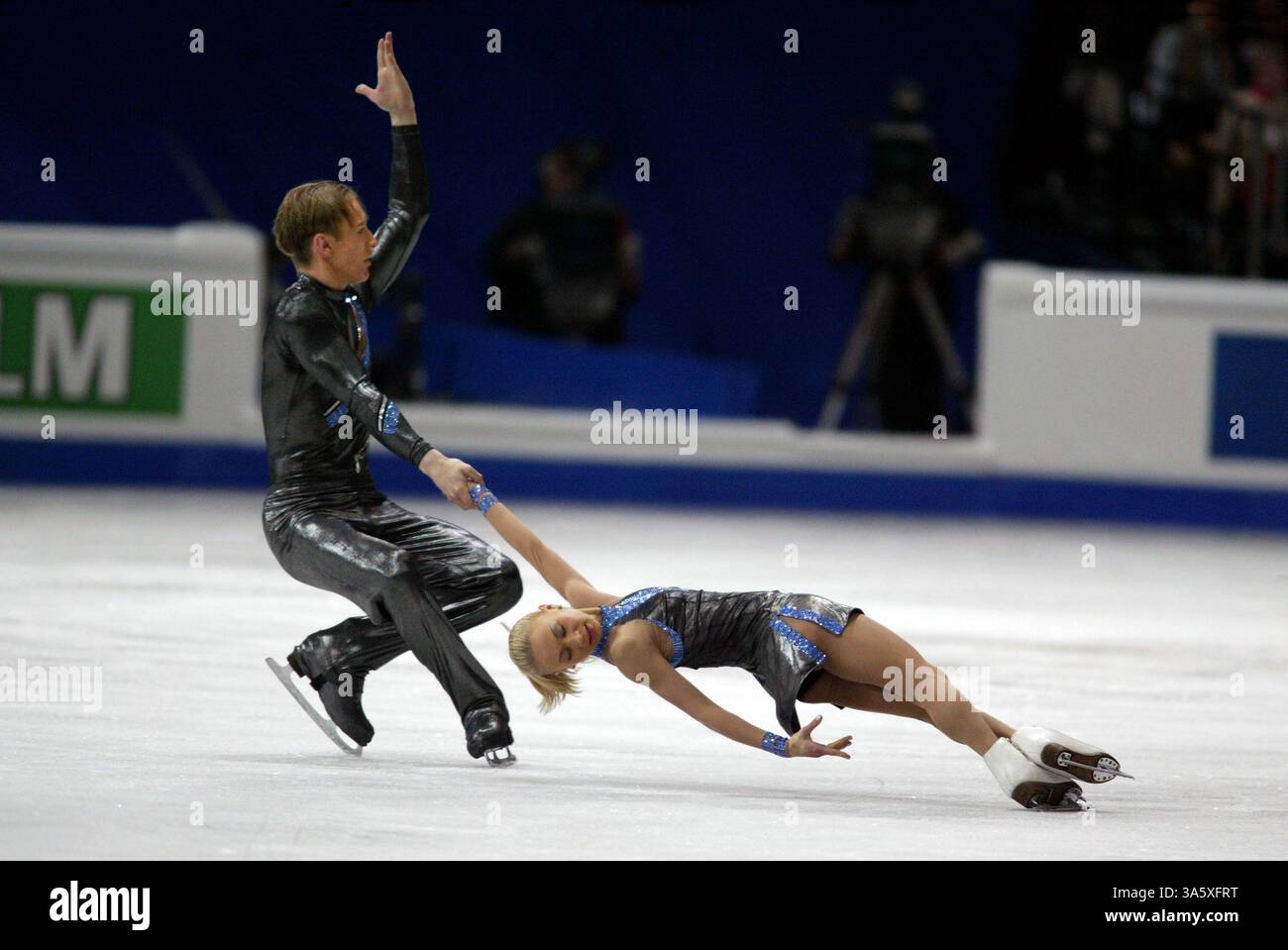 March 24, 2004; Dortmund, Germany; Julia OBERTAS / Sergei SLAVNOV of ...
