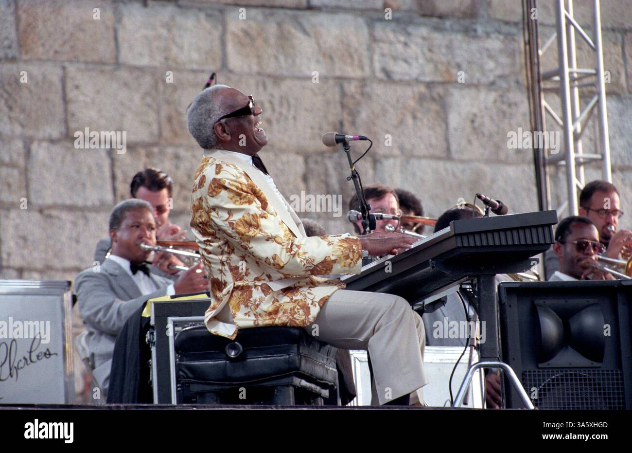 Jun 10, 2004; Newport Beach, RI, USA; (File Photo 8/17/1997) Grammy ...