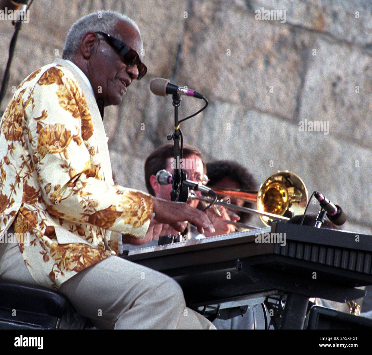 Jun 10, 2004; Newport Beach, RI, USA; (File Photo 8/17/1997) Grammy ...
