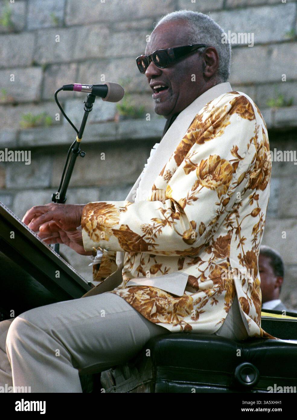 Jun 10, 2004; Newport Beach, RI, USA; (File Photo 8/17/1997) Grammy ...