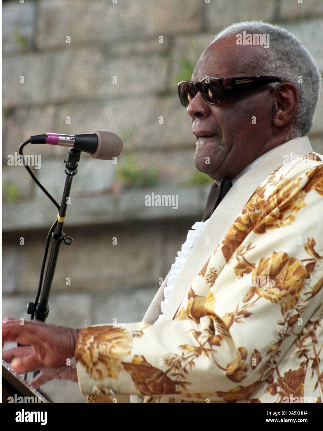 Jun 10, 2004; Newport Beach, RI, USA; (File Photo 8/17/1997) Grammy ...