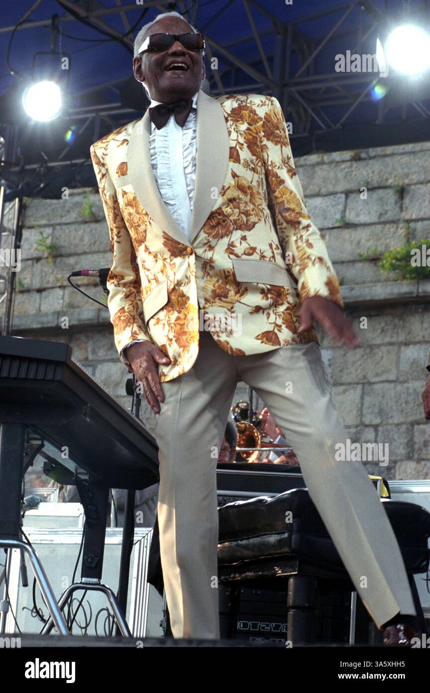 Jun 10, 2004; Newport Beach, RI, USA; (File Photo 8/17/1997) Grammy ...