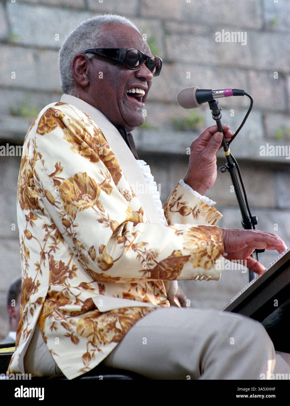 Jun 10, 2004; Newport Beach, RI, USA; (File Photo 8/17/1997) Grammy ...