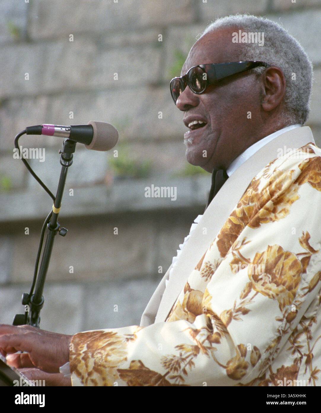 Jun 10, 2004; Newport Beach, RI, USA; (File Photo 8/17/1997) Grammy ...