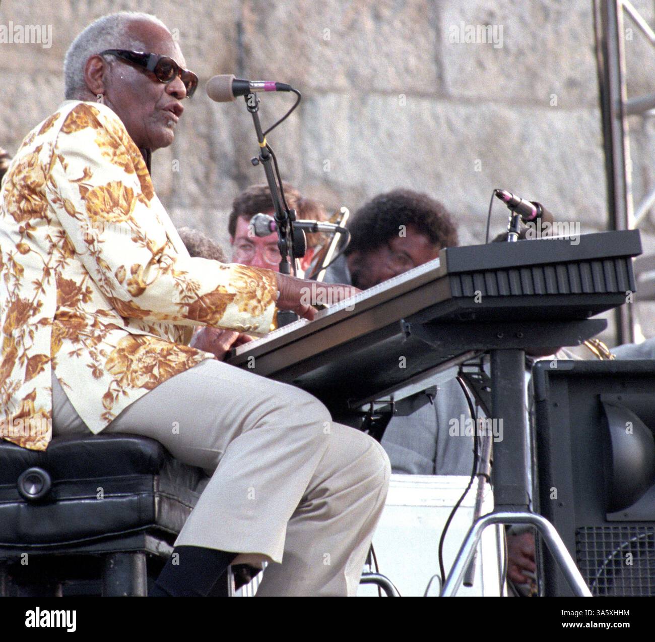 Jun 10, 2004; Newport Beach, RI, USA; (File Photo 8/17/1997) Grammy ...