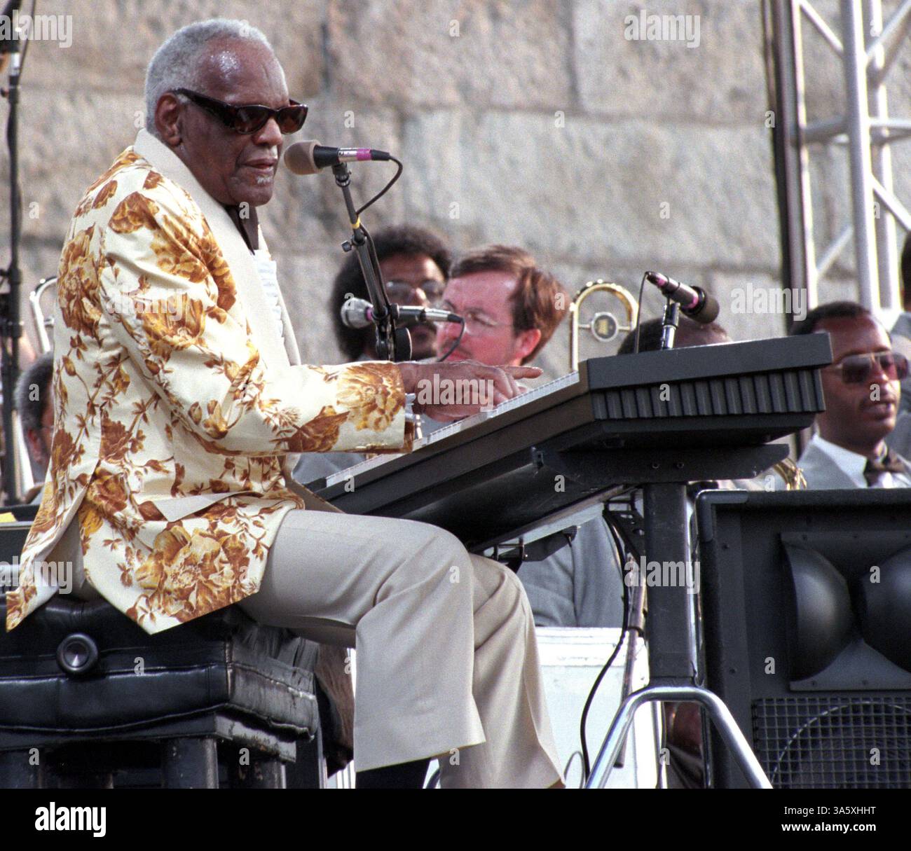 Jun 10, 2004; Newport Beach, RI, USA; (File Photo 8/17/1997) Grammy ...