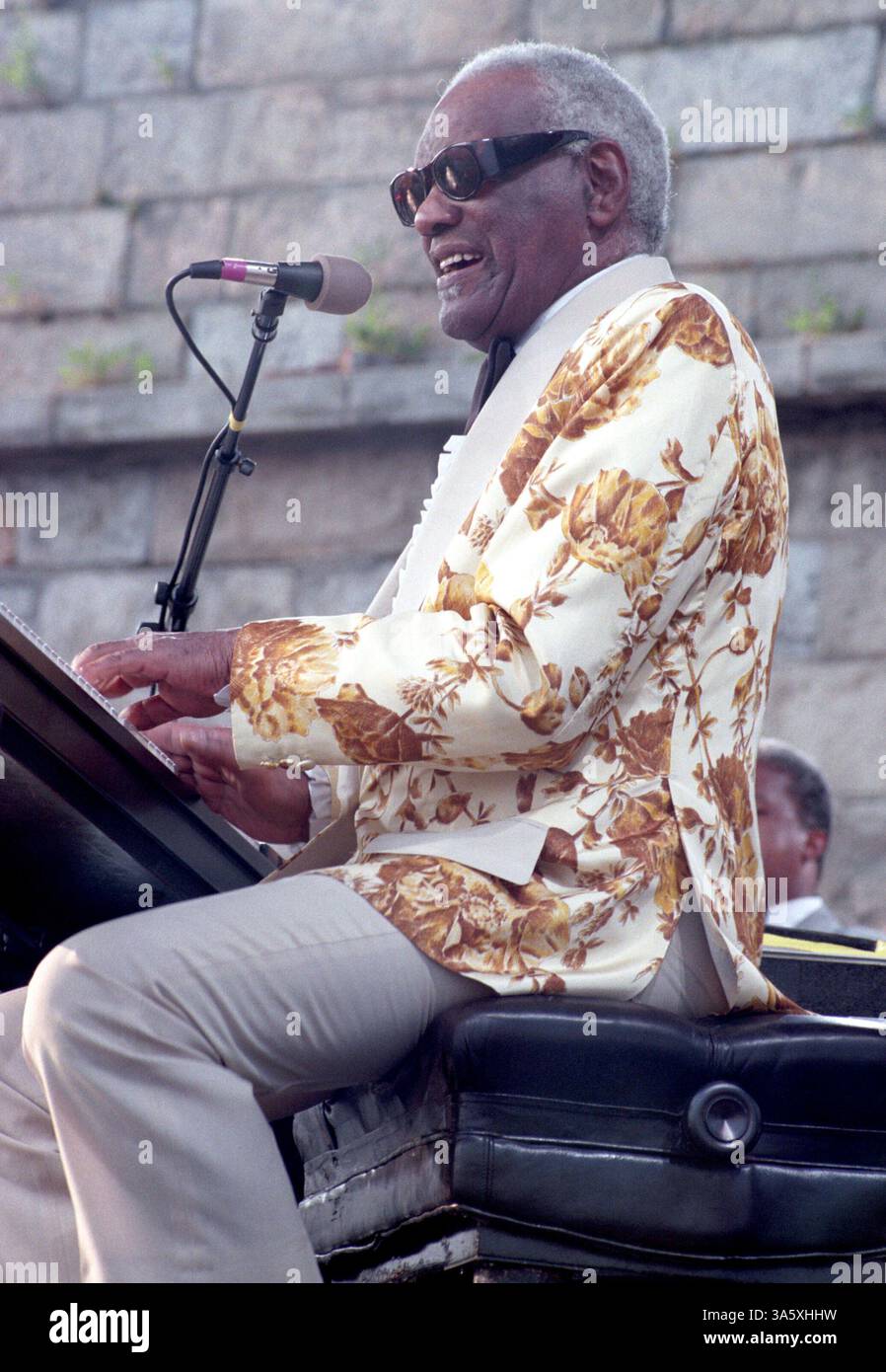 Jun 10, 2004; Newport Beach, RI, USA; (File Photo 8/17/1997) Grammy ...