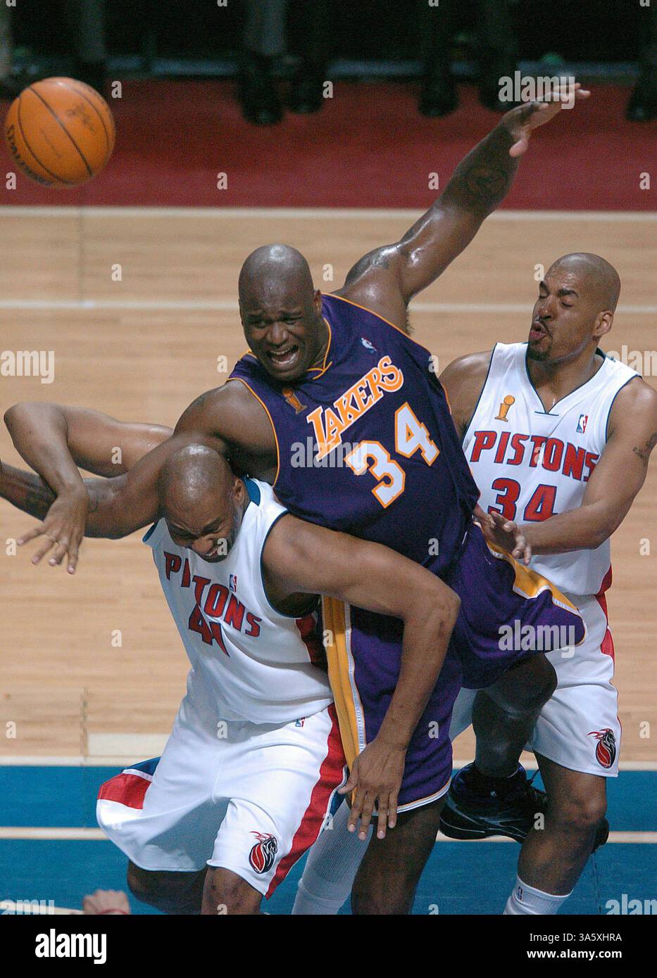 Los angeles lakers elden campbell hi-res stock photography and images ...