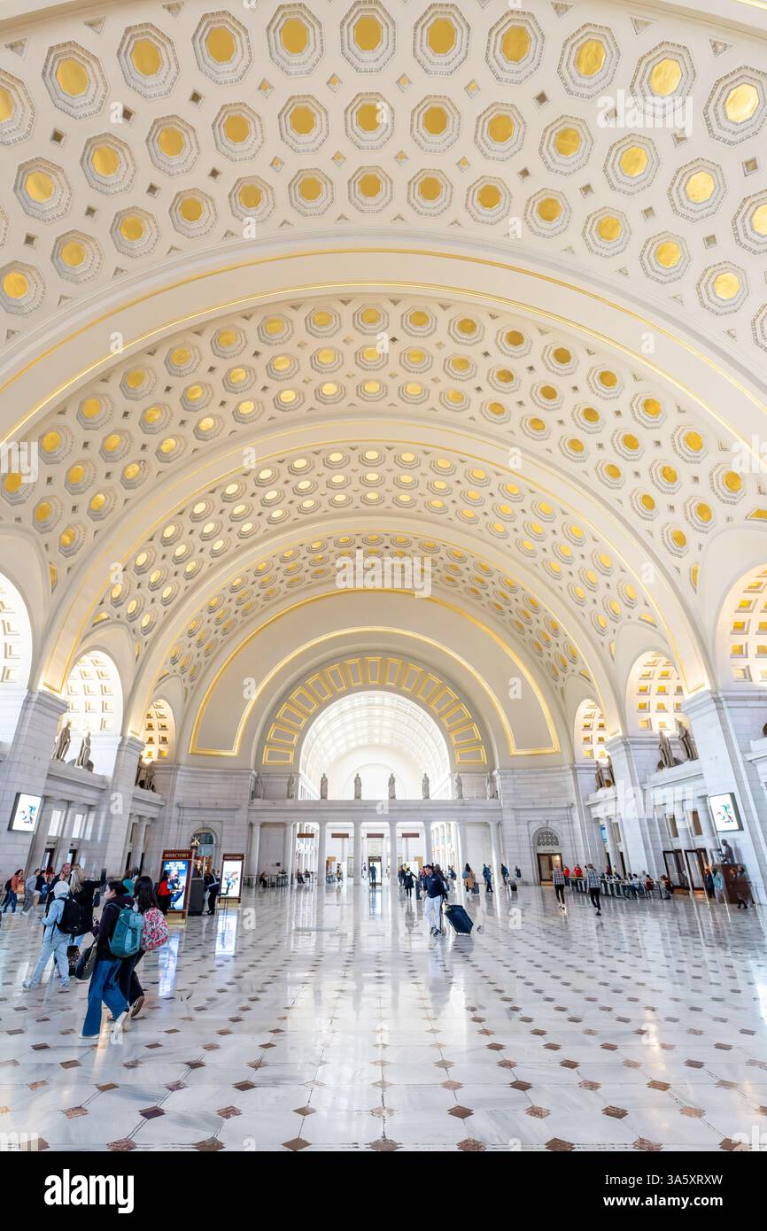 WASHINGTON DC — The Main Hall of Union Station features a spectacular ...
