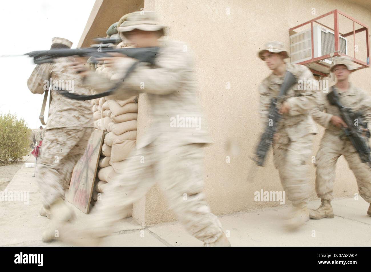 Cqb tactics hi-res stock photography and images - Alamy