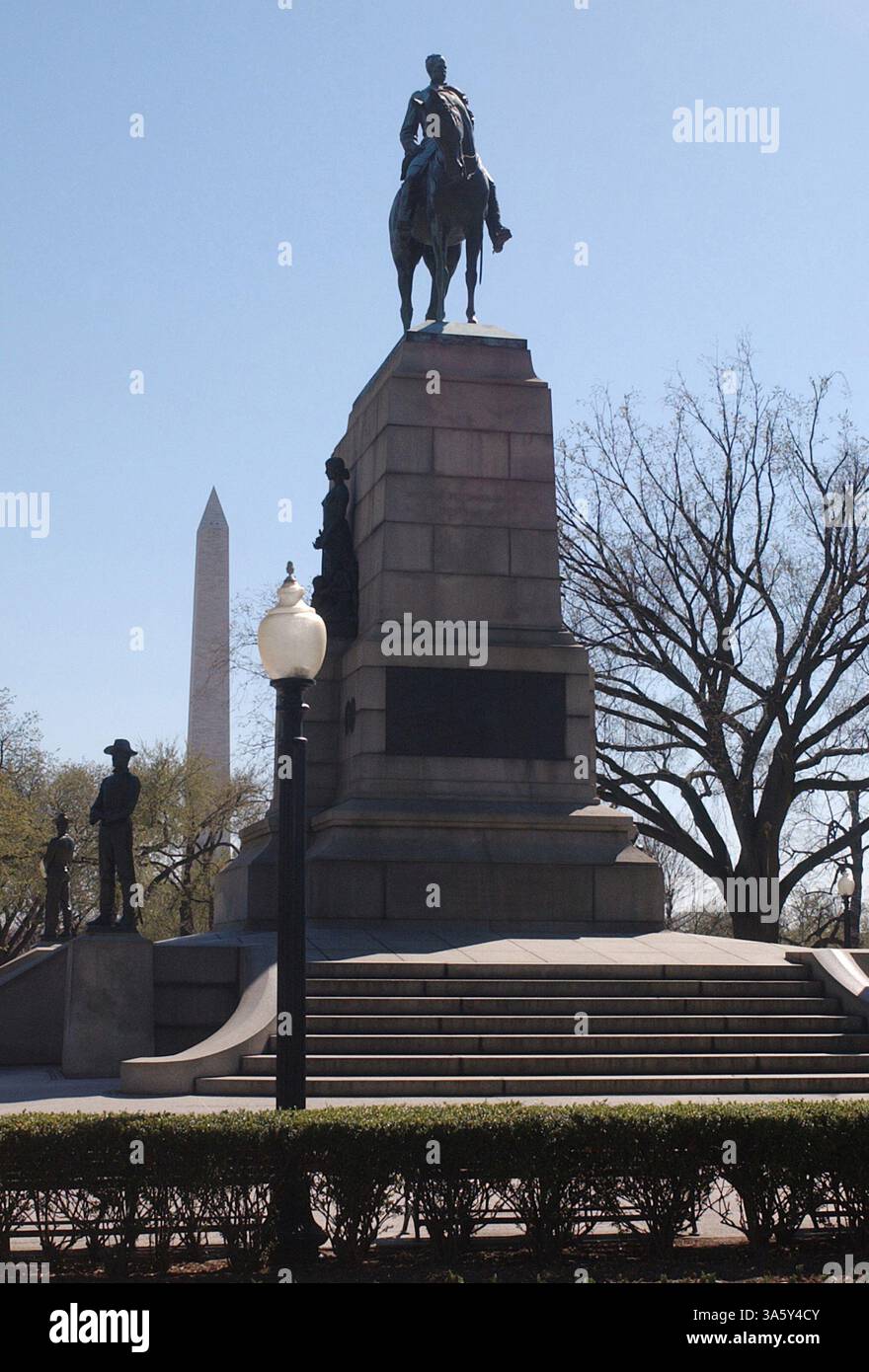 March 27, 2006 - The Gen. William Tecumseh Sherman statue stands near ...