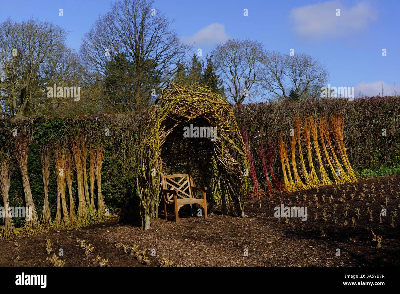 Garden arch bench hi-res stock photography and images - Alamy
