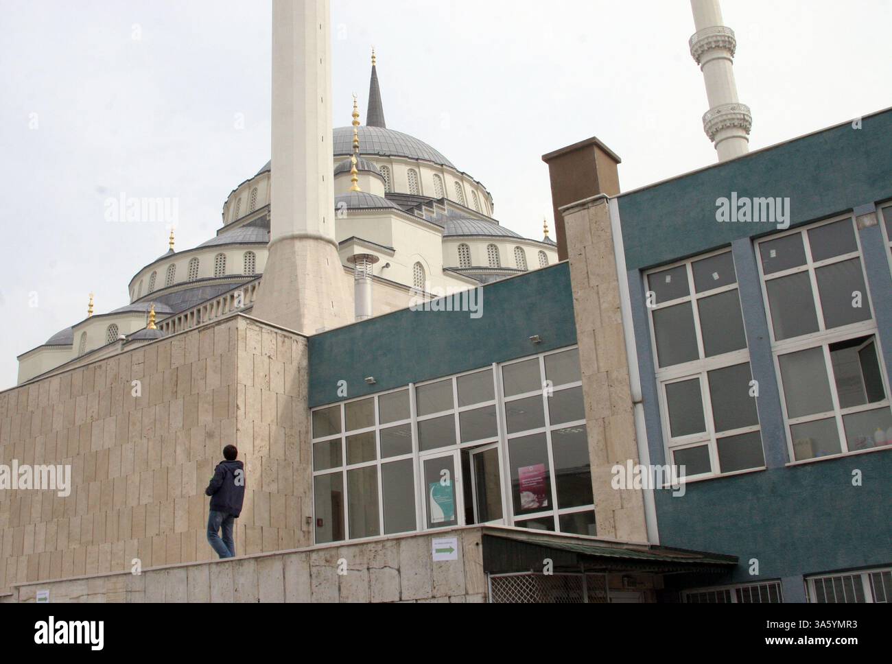Boxy shadow hi-res stock photography and images - Alamy