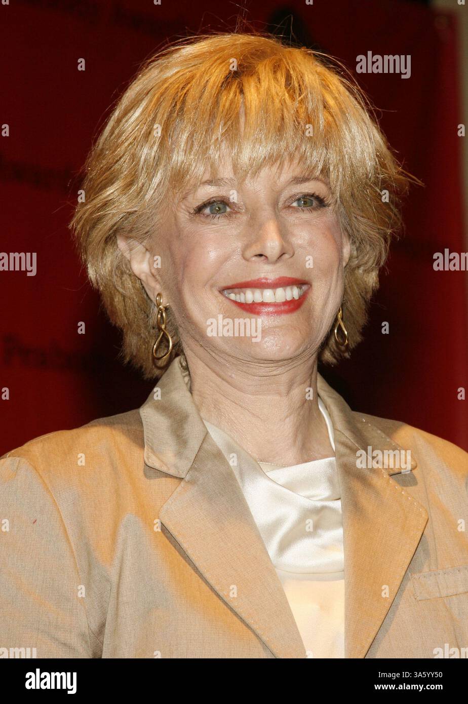 June 16, 2008 - Lesley Stahl attends the 67th Annual Peabody Awards at ...