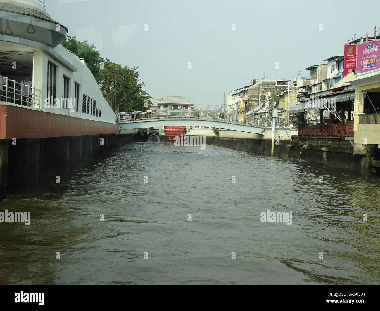 RECORD DATE NOT STATED Chao Phraya, Fluißfahrt, Gebäude, Bangkok, BKK ...