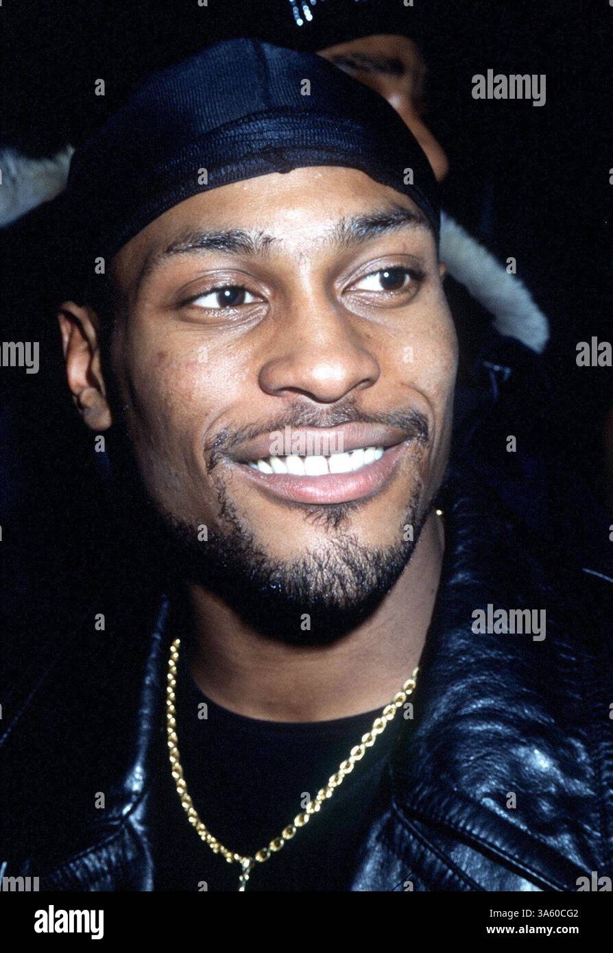 D'angelo album release of voodoo hi-res stock photography and images ...
