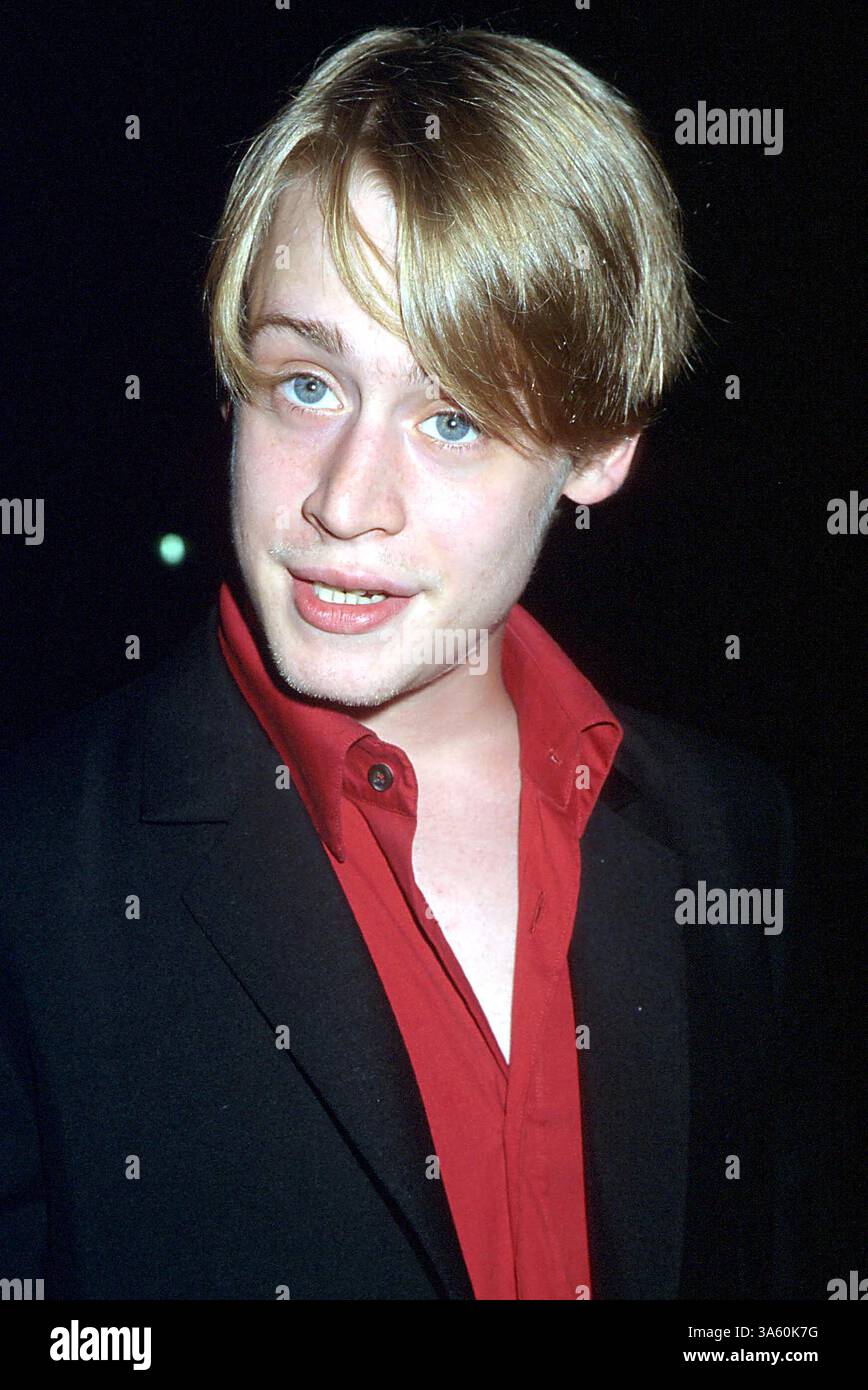 Macaulay culkin 2001 hi-res stock photography and images - Alamy