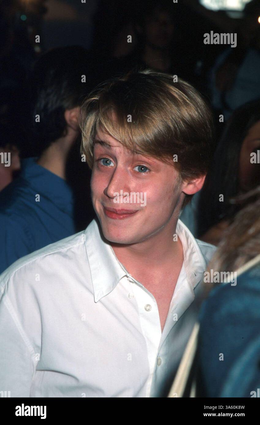 Macaulay culkin 2001 hi-res stock photography and images - Alamy