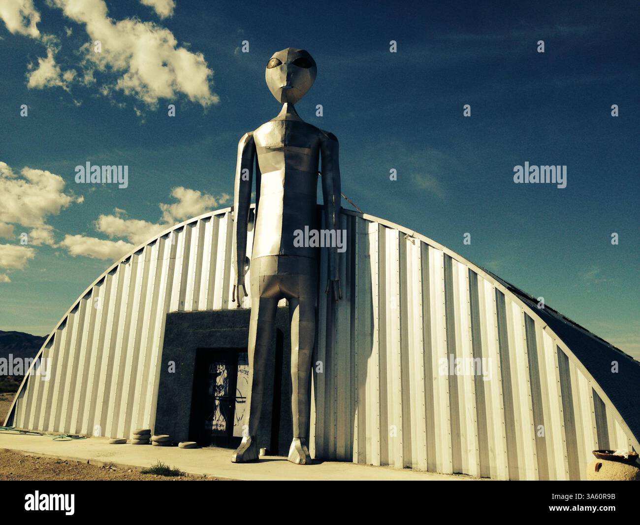Sept. 30, 2014 - NV, USA - A giant aluminum alien guards the Alien ...
