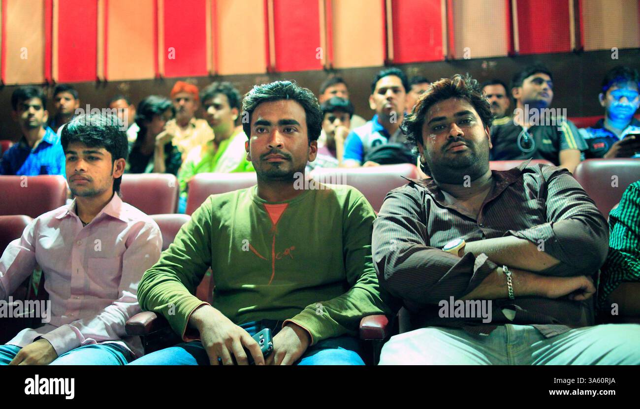 Ddlj movie still hi-res stock photography and images - Alamy