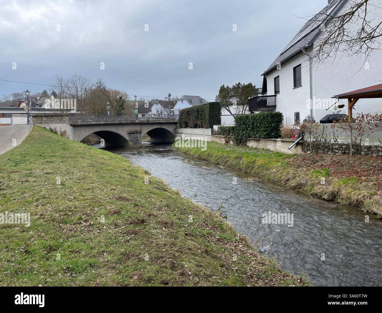 El puente de la ciudad en invierno hi-res stock photography and images - Alamy