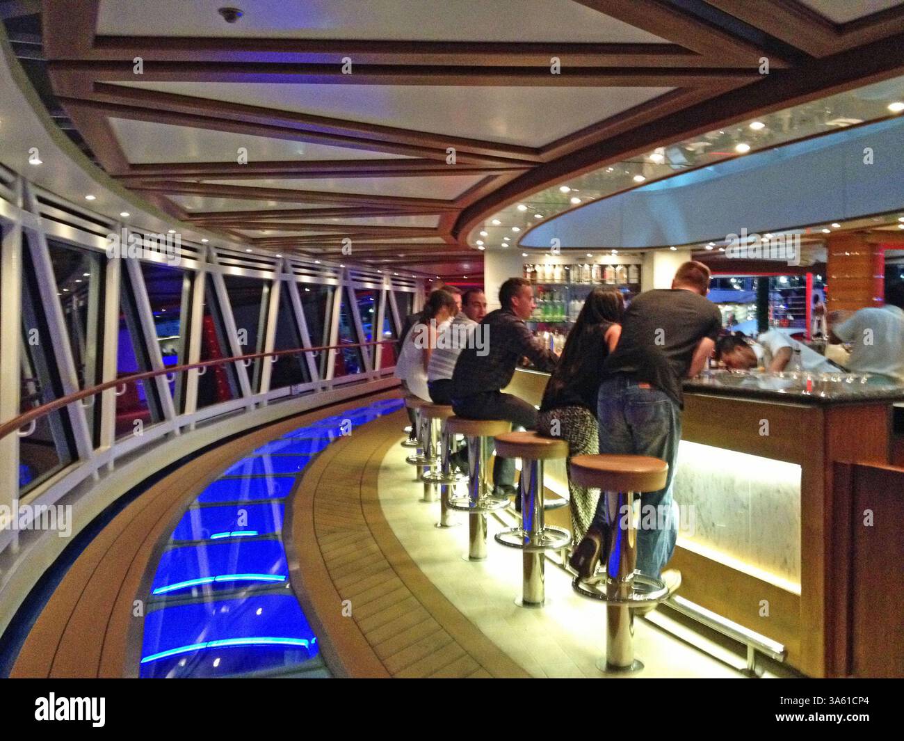 Glass bottom walkway hi-res stock photography and images - Alamy