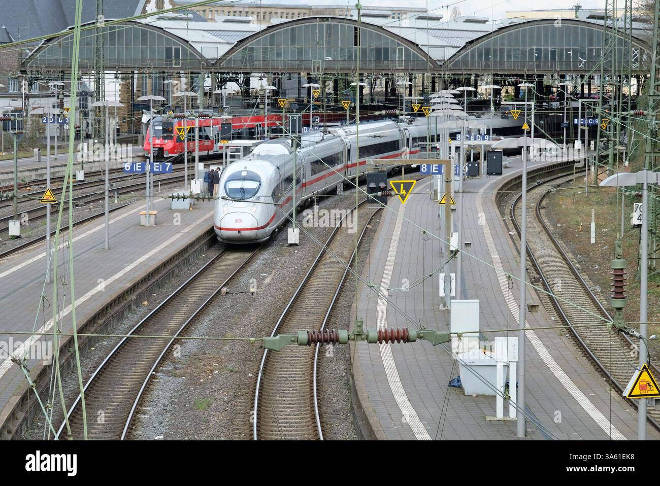 Hauptbahnhof Aachen, 23.03.2025: Gleise, Bahnsteige Hauptbahnhof. ICE ...