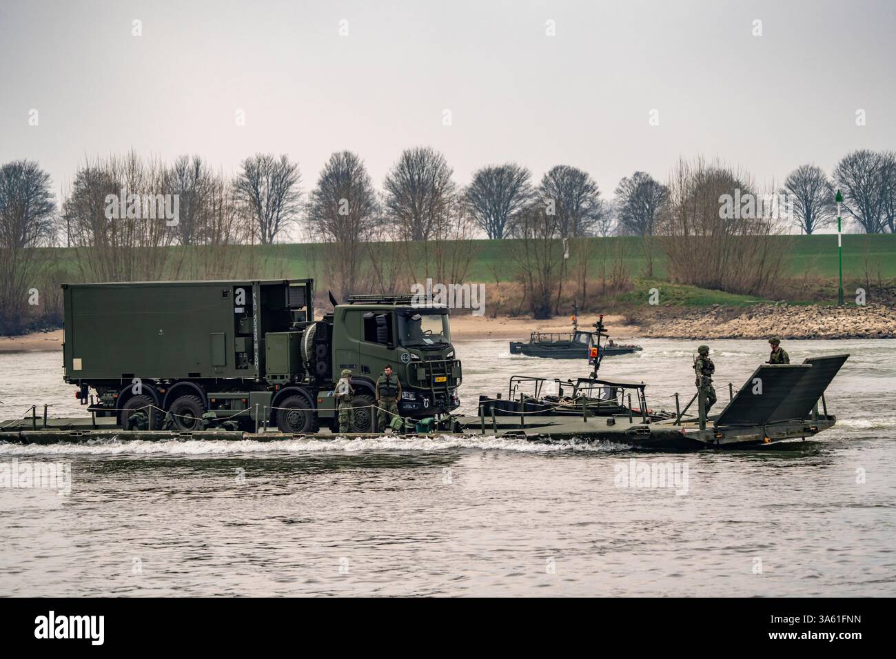 Dutch Army transport exercise on the Rhine between Kalkar-Grieth and ...