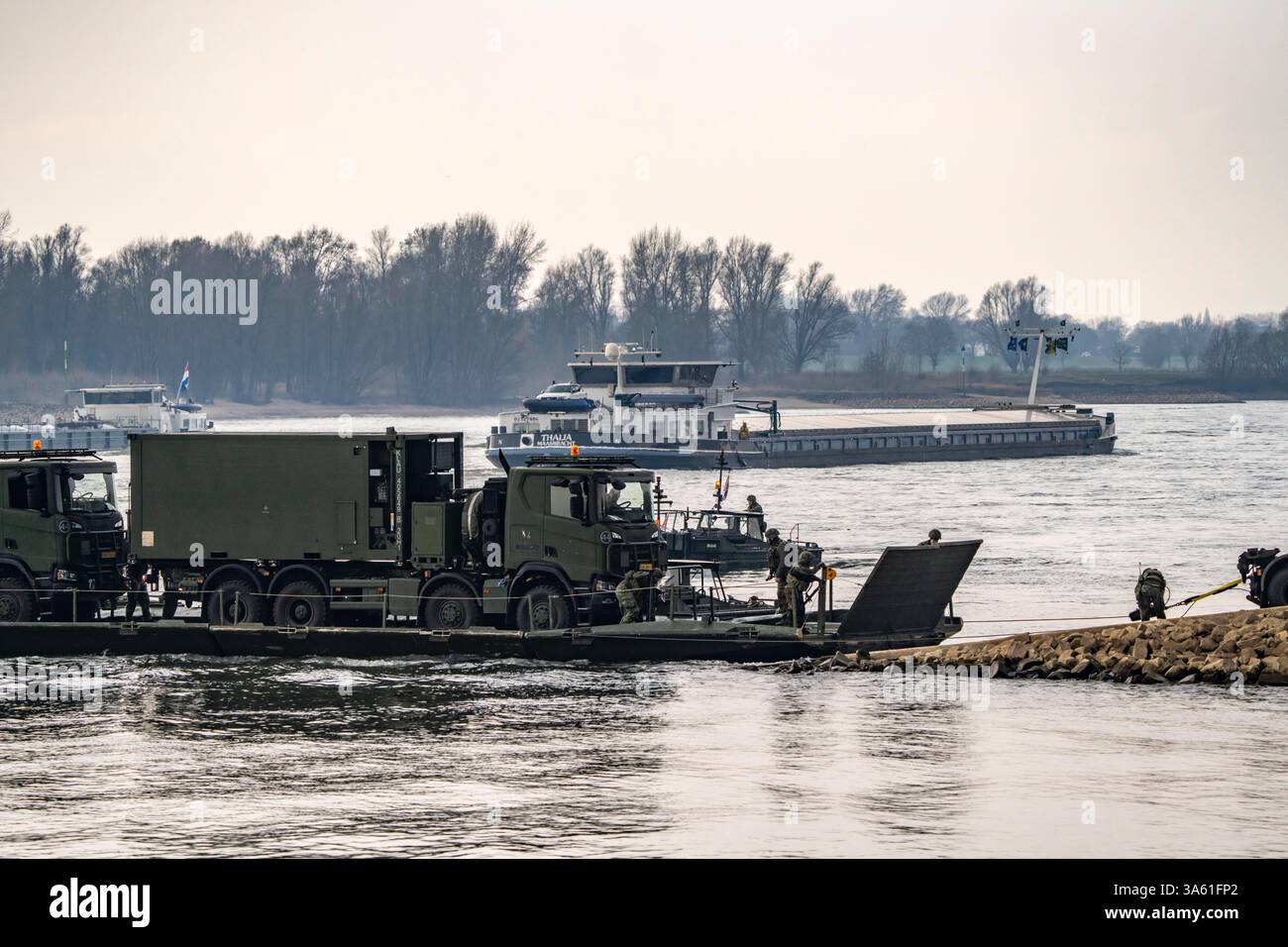 Dutch Army transport exercise on the Rhine between Kalkar-Grieth and ...