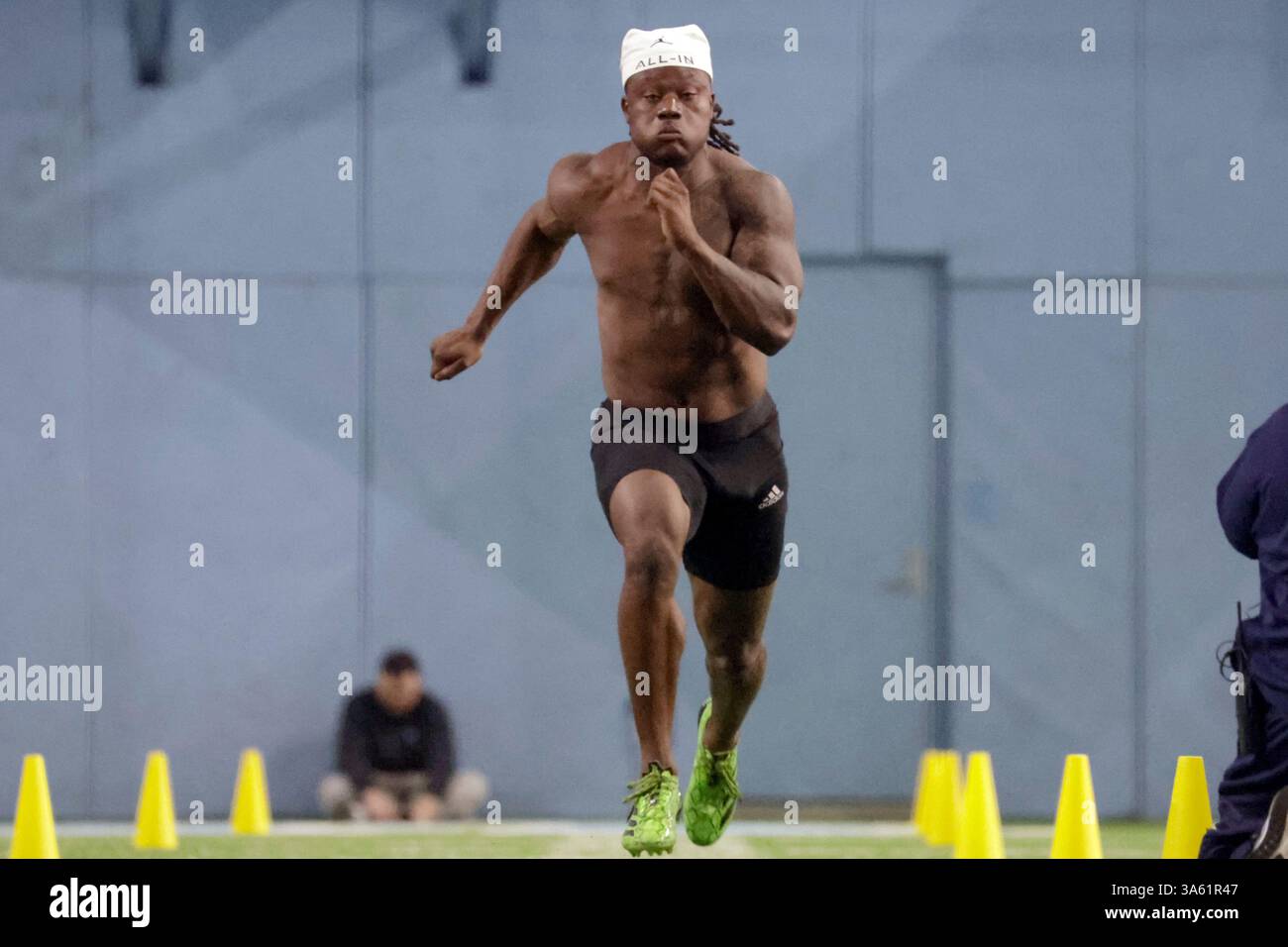 North Carolina defensive end Desmond Evans runs the 40 yard dash at the ...