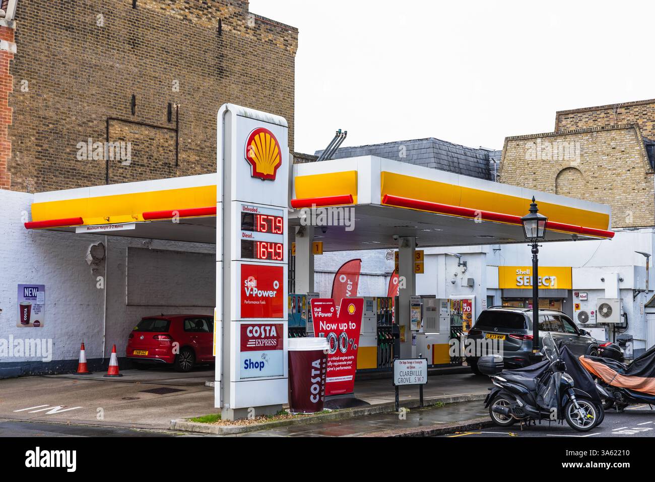 Fuel pumps fueling station hi-res stock photography and images - Alamy