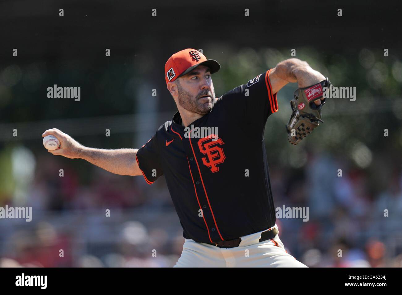 San Francisco Giants starting pitcher Justin Verlander throws against ...