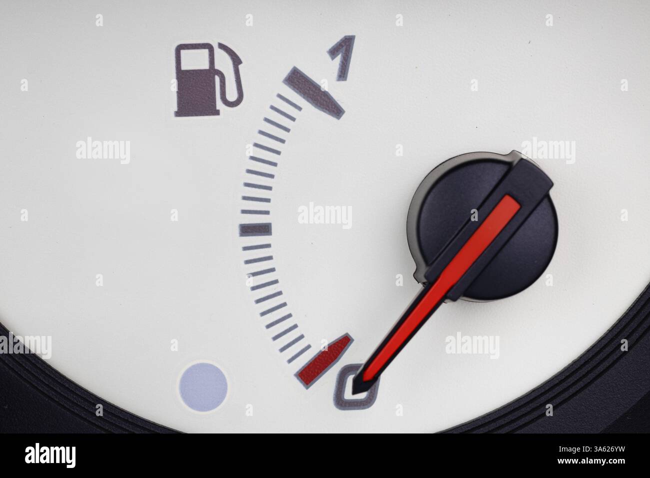 Empty tank dashboard hi-res stock photography and images - Alamy