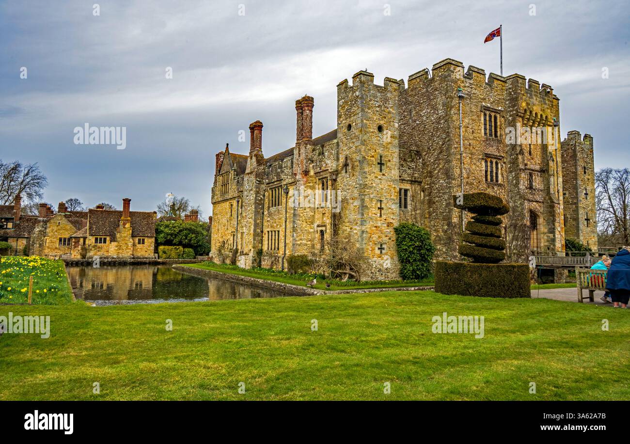 Spring with daffodils at Hever Castle Stock Photo - Alamy