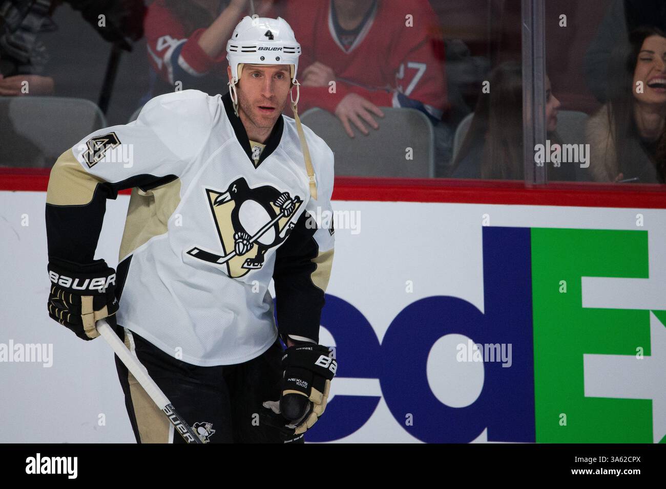 JAN 10, 2015 : Pittsburgh Penguins defenseman Rob Scuderi #4 warms-up ...