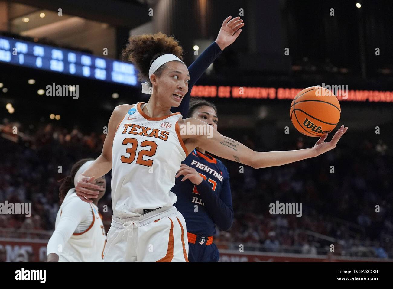 Texas guard Ndjakalenga Mwenentanda (32) grabs a rebound in front of ...