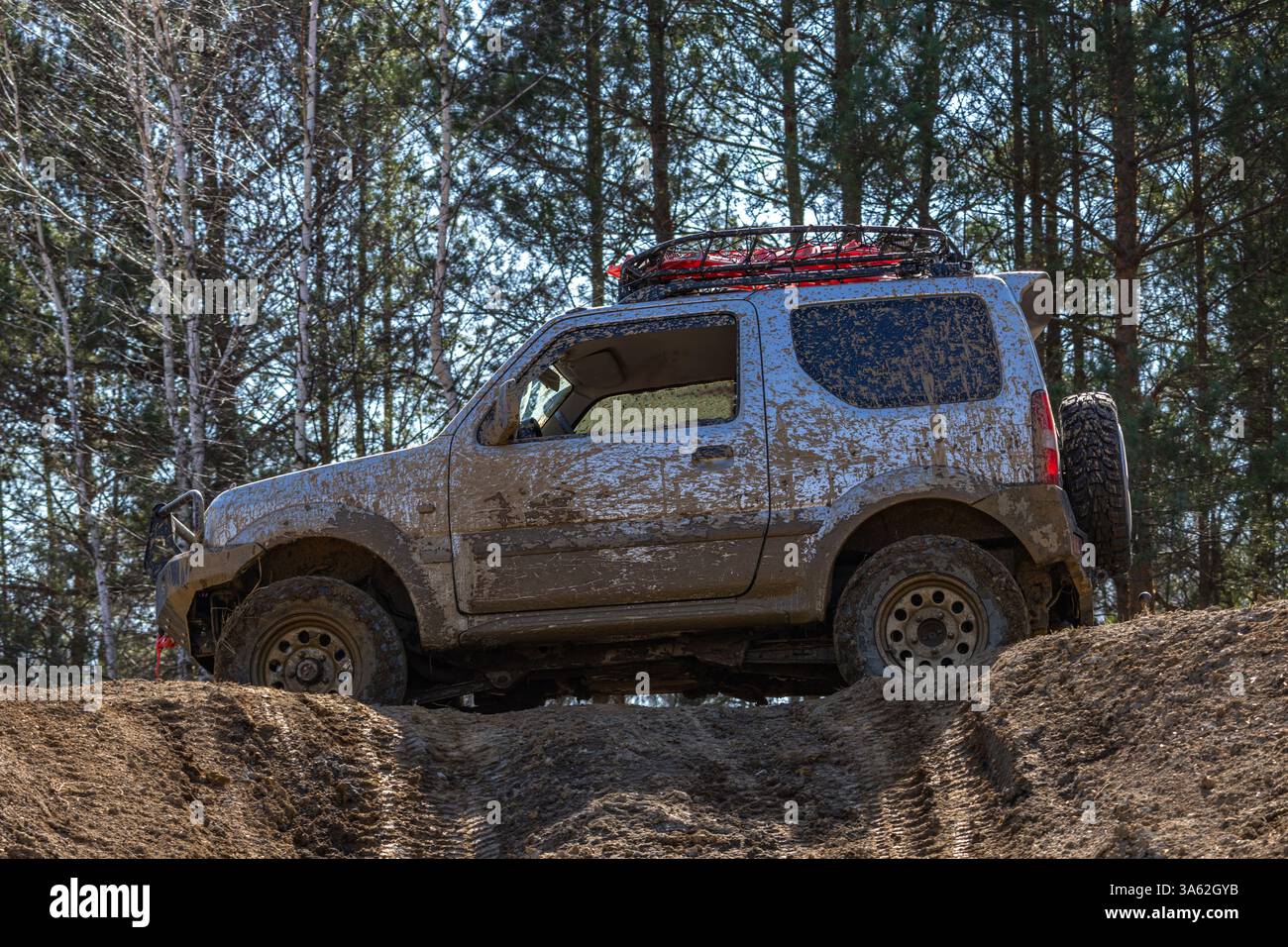 Offroad cars stuck in forest hi-res stock photography and images - Alamy
