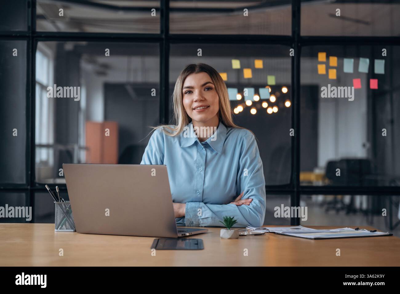 Formal work wear hi-res stock photography and images - Alamy