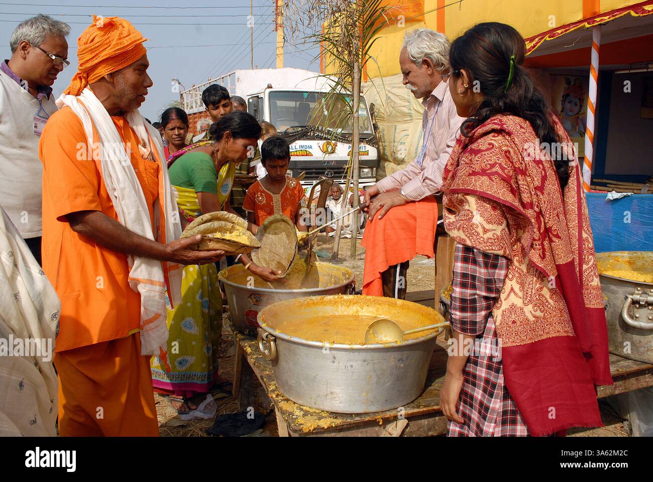 Jan 15, 2015 - Sundarban, West Bengal, India - Free food distribution ...