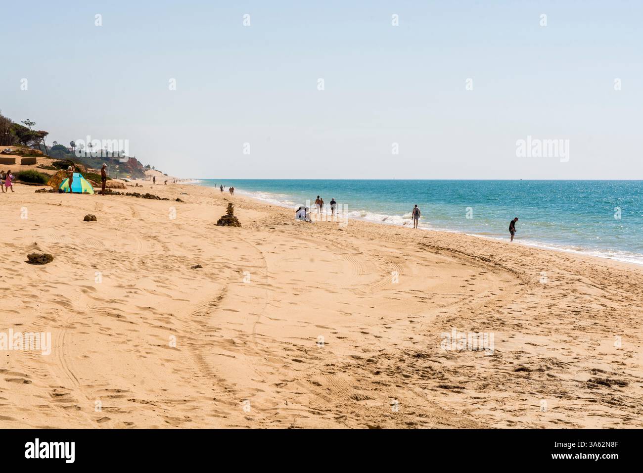 Praia do almargem hi-res stock photography and images - Alamy