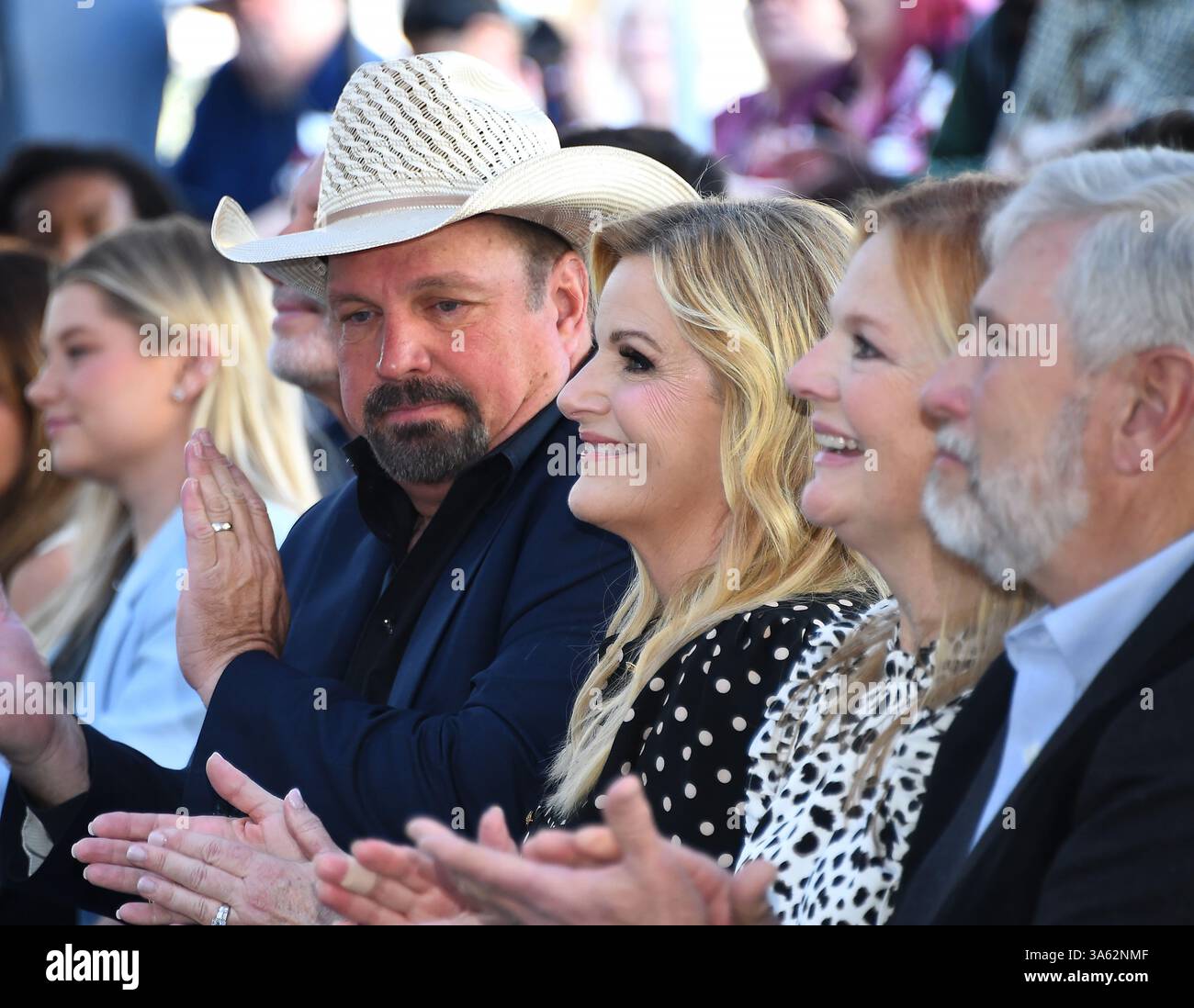 Garth brooks trisha yearwood 2025 hi-res stock photography and images ...