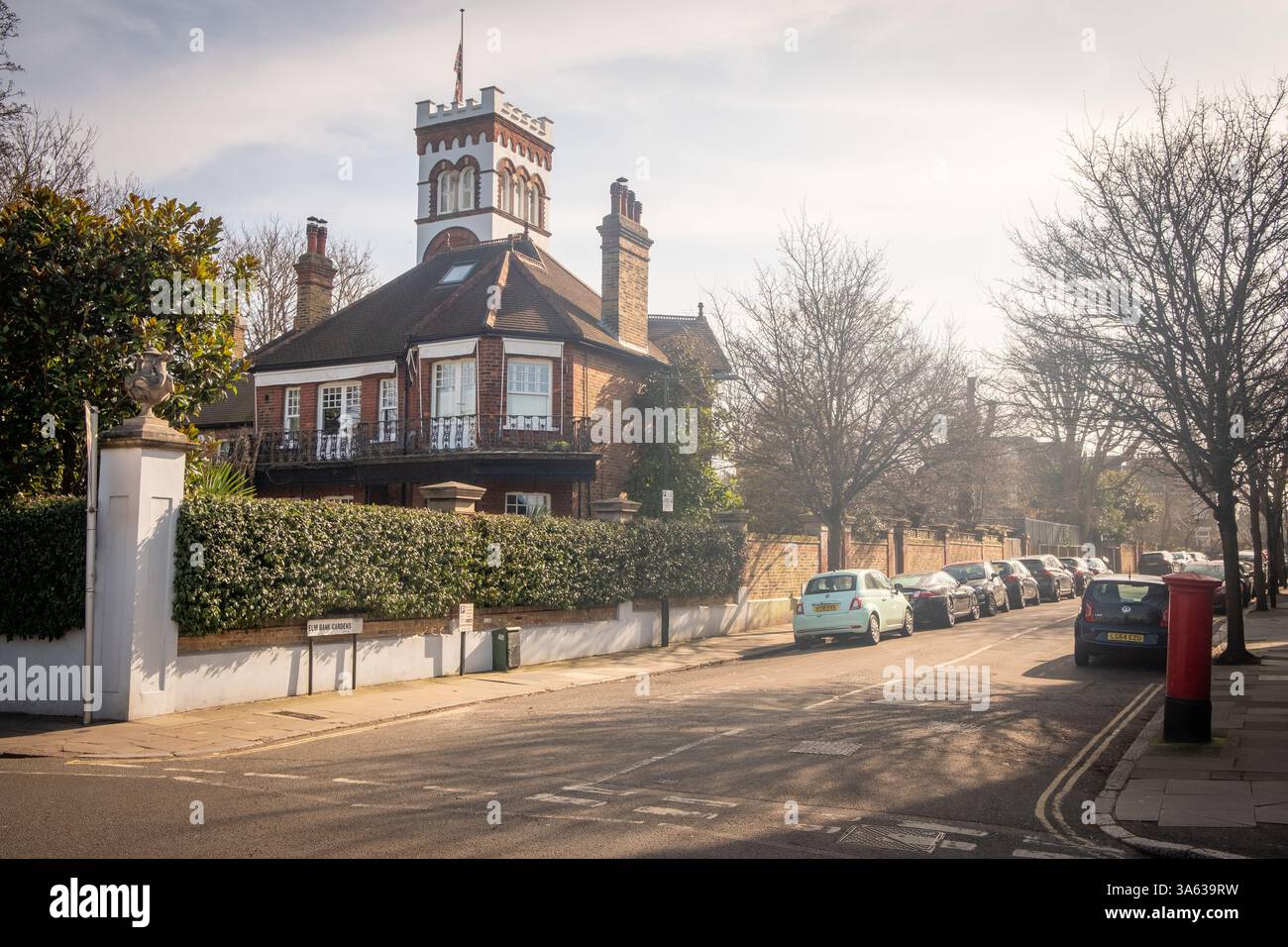 LONDON- MARCH 5, 2025: Upmarket street of houses in Barnes, south west ...