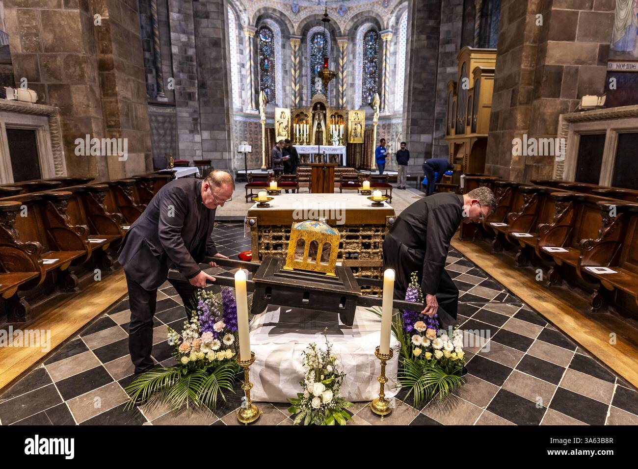 KERKRADE - Priests preceded a prayer vigil around the relics of St ...