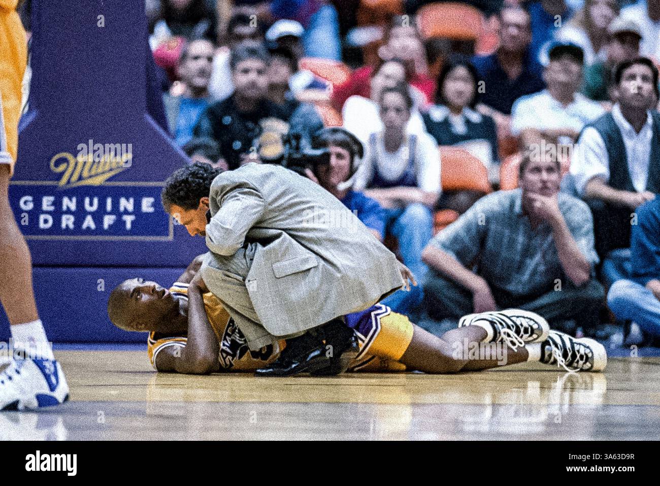 Kobe Bryant, LA Lakers, during an NBA game in 1996 Stock Photo - Alamy