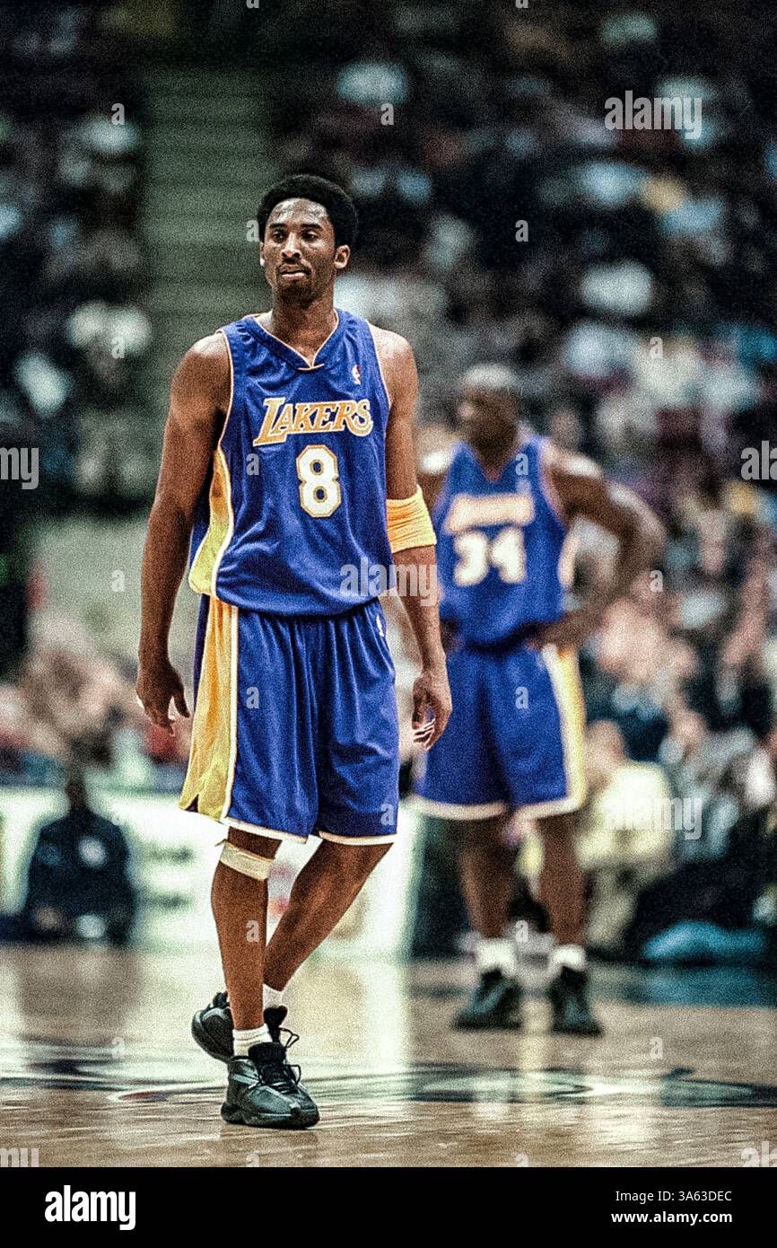 Kobe Bryant, LA Lakers, during an NBA game in 2001 Stock Photo - Alamy