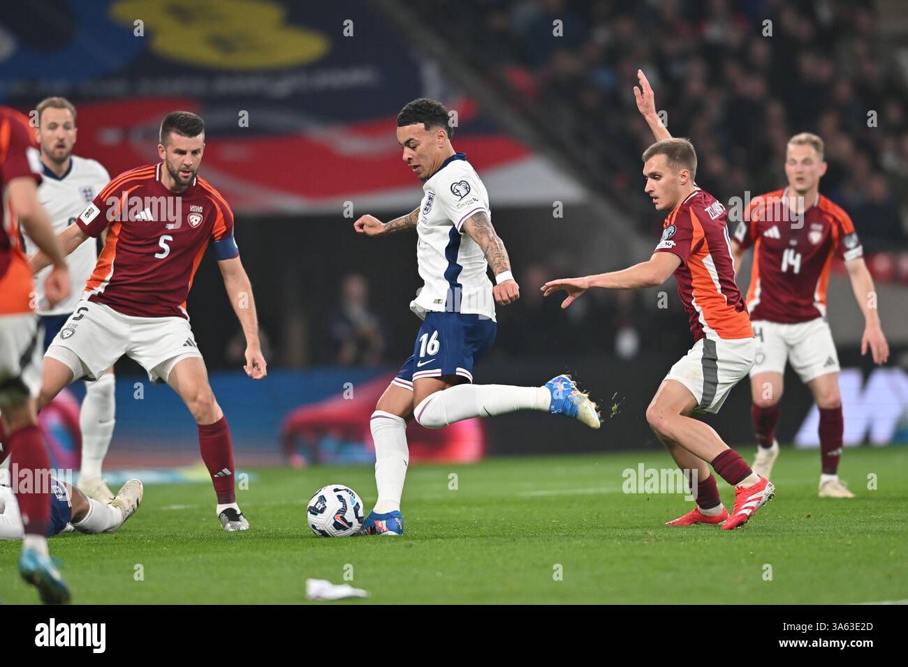London on Monday 24th March 2025. Morgan Rogers (16 England) shoots ...