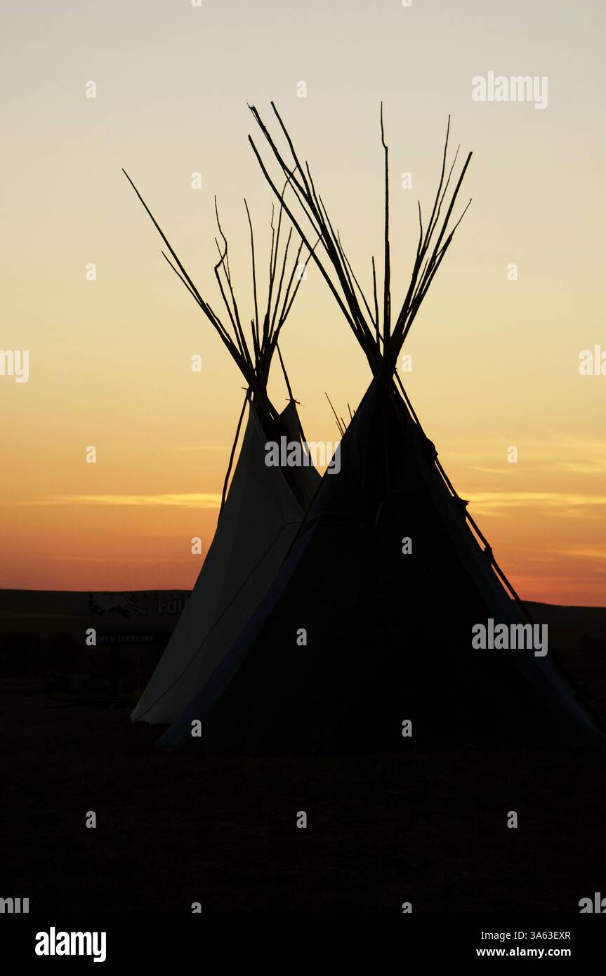 Native american tepee hi-res stock photography and images - Alamy