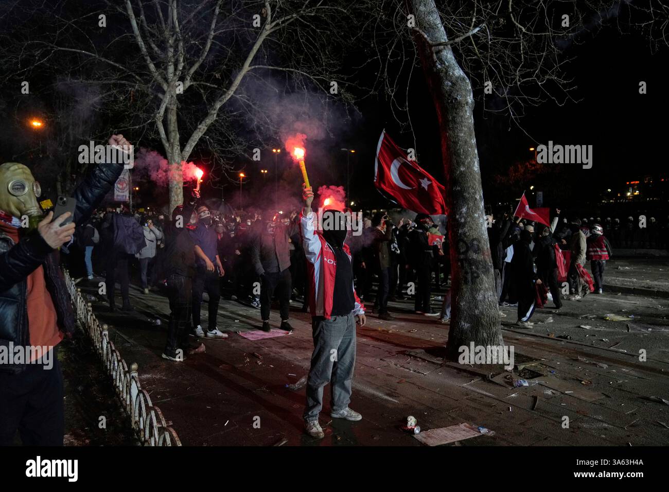 People shout slogans next to anti riot police officers in Istanbul ...