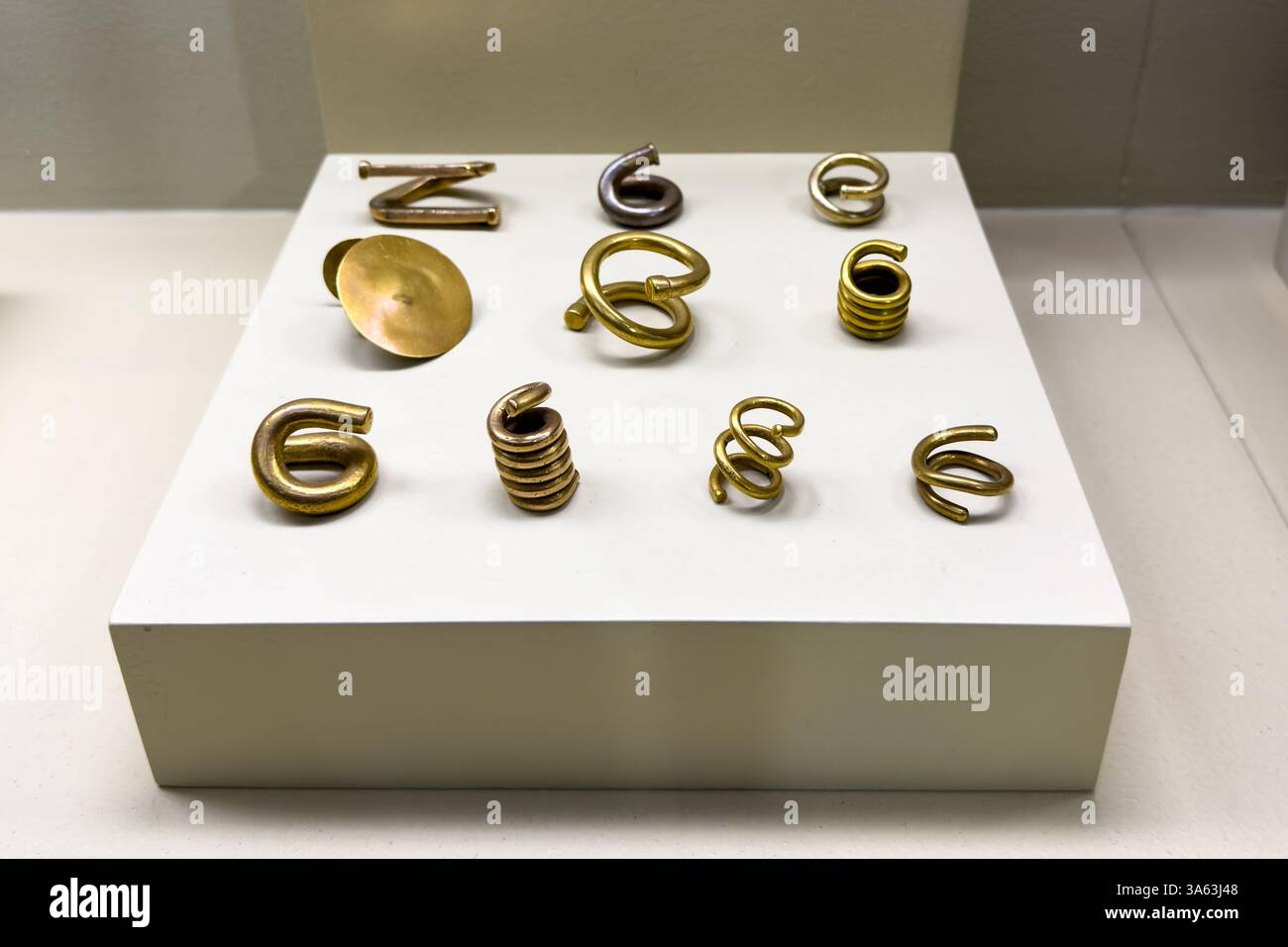 Gold ornaments from the Pre-Hispanic indigenous Sonso Culture in the ...