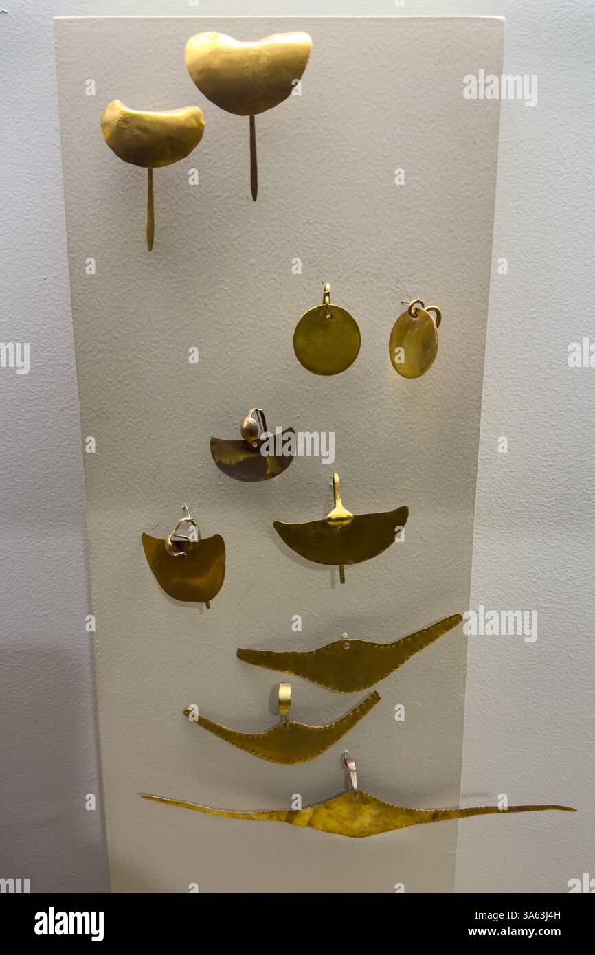 Gold ornaments from the Pre-Hispanic indigenous Sonso Culture in the ...